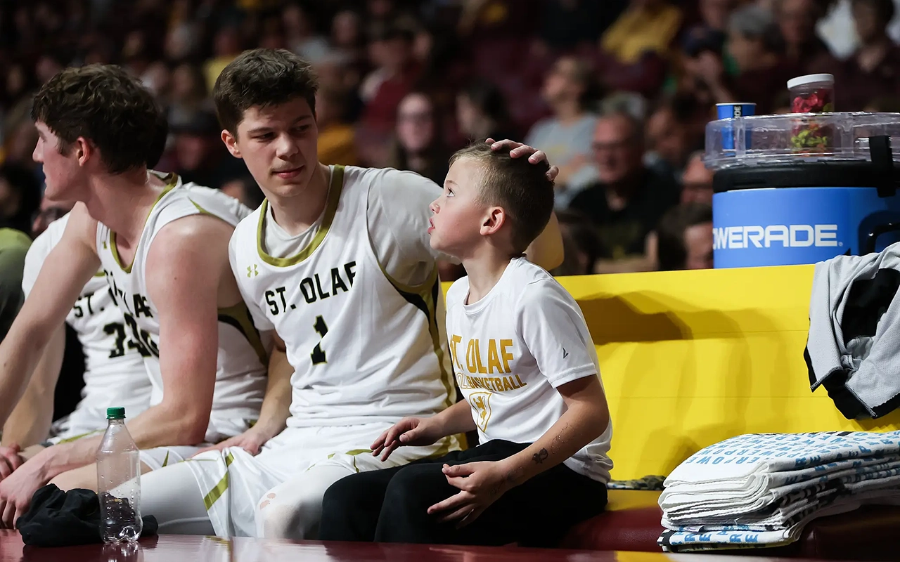 The Engle Family & St. Olaf Basketball: Right Place. Right Time. Right ...